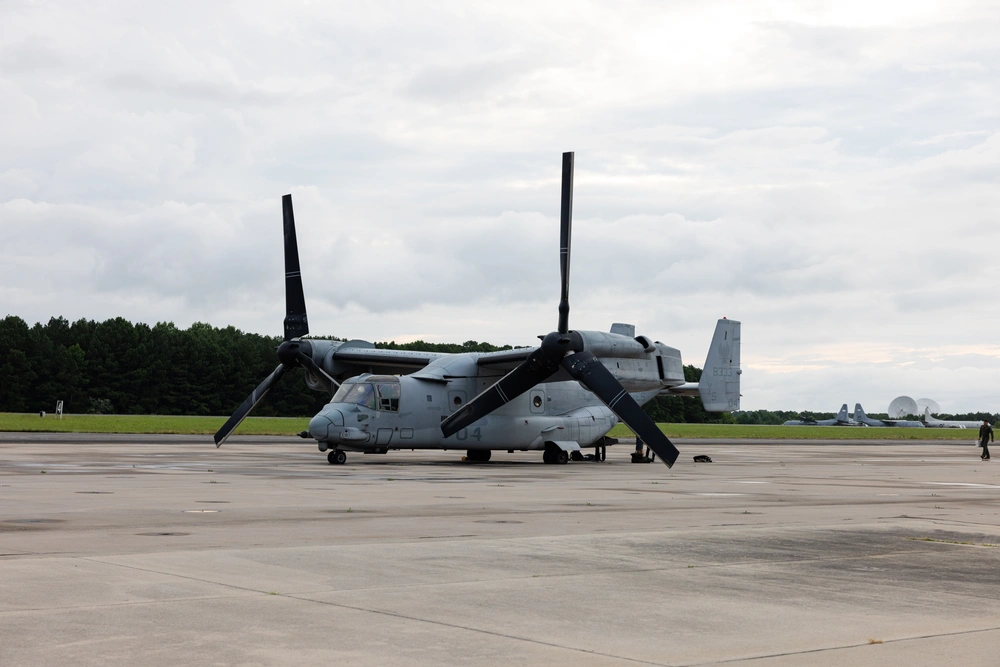 U.S. Marines with VMM-162 transport Marines during Atlantic Alliance ...